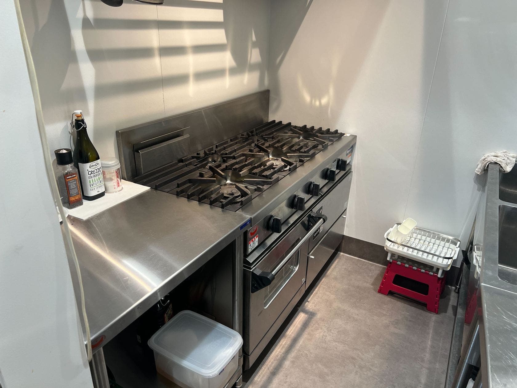 福津市最大30名収容✨　オシャレスペース　レストラン　バー🍷業務用キッチン📶Wi-Fi　推し活 🎬100インチスクリーンの写真7