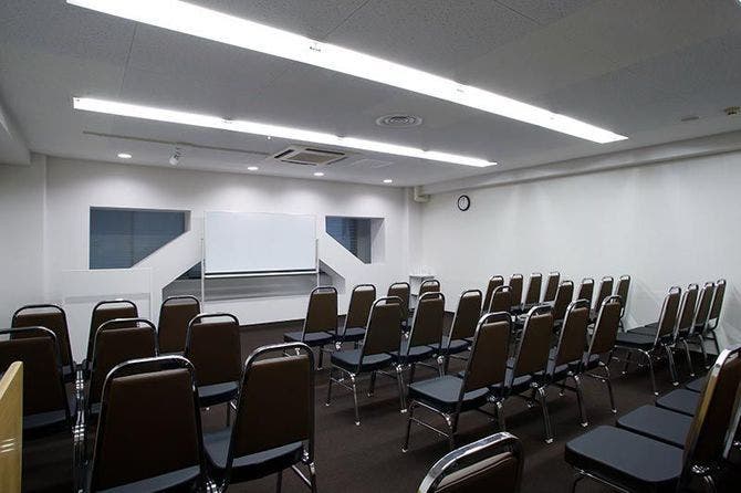 【西梅田駅徒歩1分！703号室】窓あり・スタッフ常駐◎セミナー、説明会に！様々な用途可能なサイズ感♪の写真4