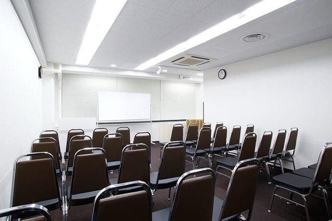 【西梅田駅徒歩1分！703号室】窓あり・スタッフ常駐◎セミナー、説明会に！様々な用途可能なサイズ感♪の写真5