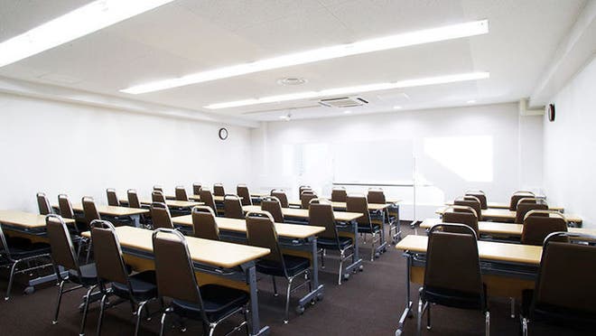 【西梅田駅徒歩1分!704号室】窓あり・スタッフ常駐◎セミナー、説明会に!様々な用途可能なサイズ感♪の写真1