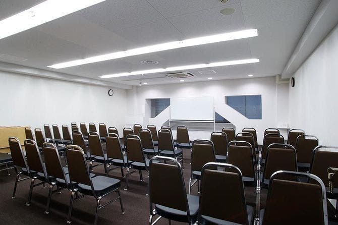 【西梅田駅徒歩1分！704号室】窓あり・スタッフ常駐◎セミナー、説明会に！様々な用途可能なサイズ感♪の写真4