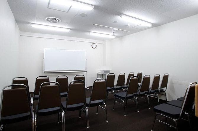 【西梅田駅徒歩1分！706号室】窓あり・スタッフ常駐◎セミナー、説明会に！様々な用途可能なサイズ感♪の写真4