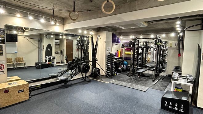 川崎駅近 広い設備充実レンタルジムの写真1