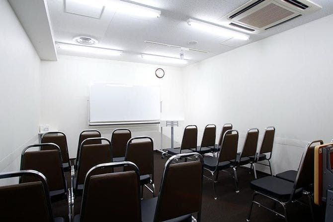 【西梅田駅徒歩1分！707号室】窓あり・スタッフ常駐◎セミナー、説明会に！様々な用途可能なサイズ感♪の写真4