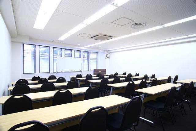 【西梅田駅徒歩1分！901号室】窓あり・スタッフ常駐◎セミナー、説明会に！様々な用途可能なサイズ感♪の写真4