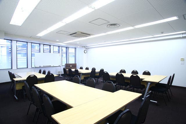 【西梅田駅徒歩1分！901号室】窓あり・スタッフ常駐◎セミナー、説明会に！様々な用途可能なサイズ感♪の写真5