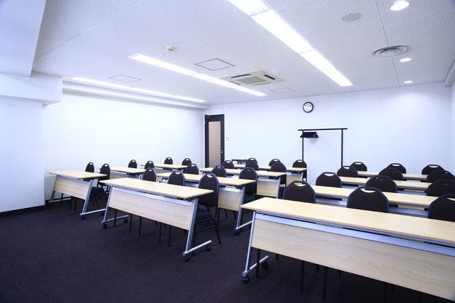 【西梅田駅徒歩1分！902号室】窓あり・スタッフ常駐◎セミナー、説明会に！様々な用途可能なサイズ感♪の写真2