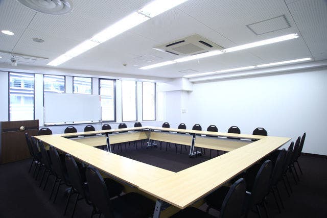 【西梅田駅徒歩1分！902号室】窓あり・スタッフ常駐◎セミナー、説明会に！様々な用途可能なサイズ感♪の写真6