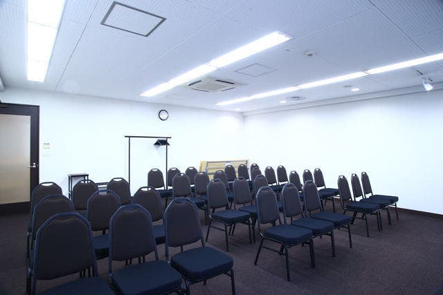 【西梅田駅徒歩1分！902号室】窓あり・スタッフ常駐◎セミナー、説明会に！様々な用途可能なサイズ感♪の写真7