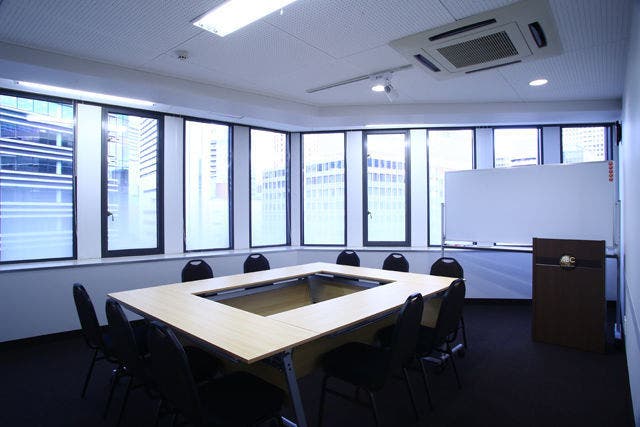 【西梅田駅徒歩1分！904号室】窓あり・スタッフ常駐◎セミナー、説明会に！様々な用途可能なサイズ感♪の写真5