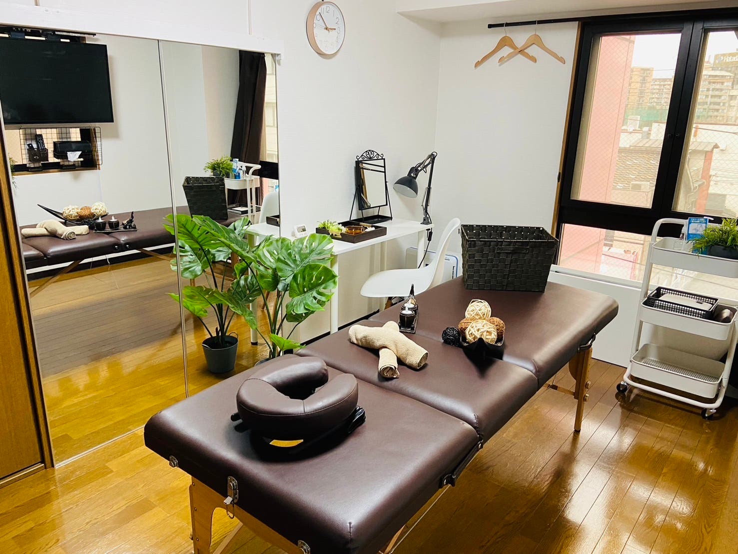 NEW OPEN🎉京橋駅近徒歩3分‼️レンタルサロン★会議室・ワークスペース・推し活・ヨガ・ママ会★多目的に利用可の写真1