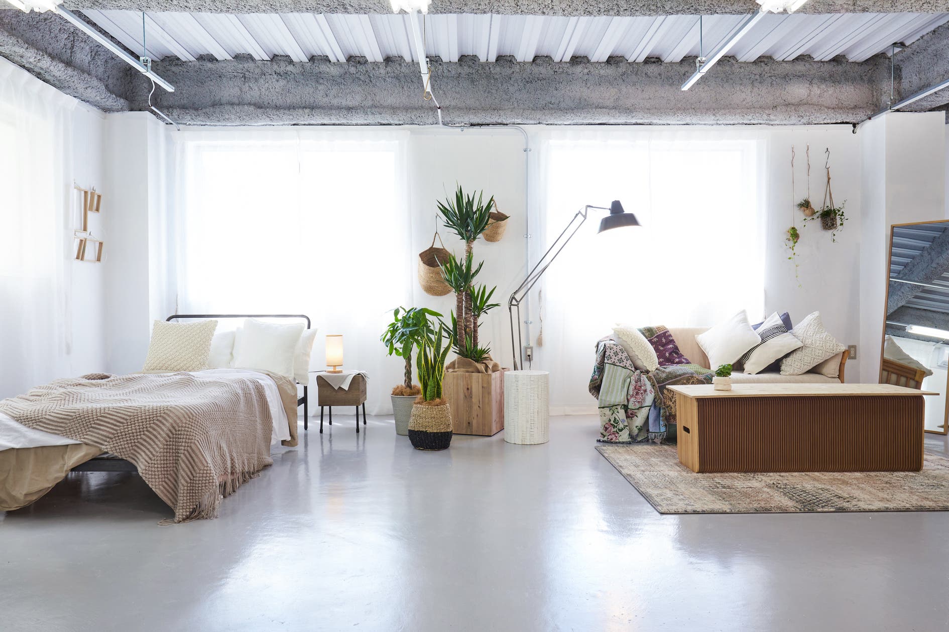 【上野駅8分】自然光あふれる白壁スタジオ｜家具小物＋機材無料／控室＆メイクルーム✨11月限定割✨の写真5