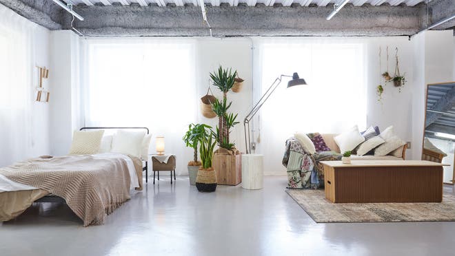 【上野駅8分】自然光あふれる白壁スタジオ|家具小物+機材無料/控室&メイクルーム✨11月限定割✨の写真5