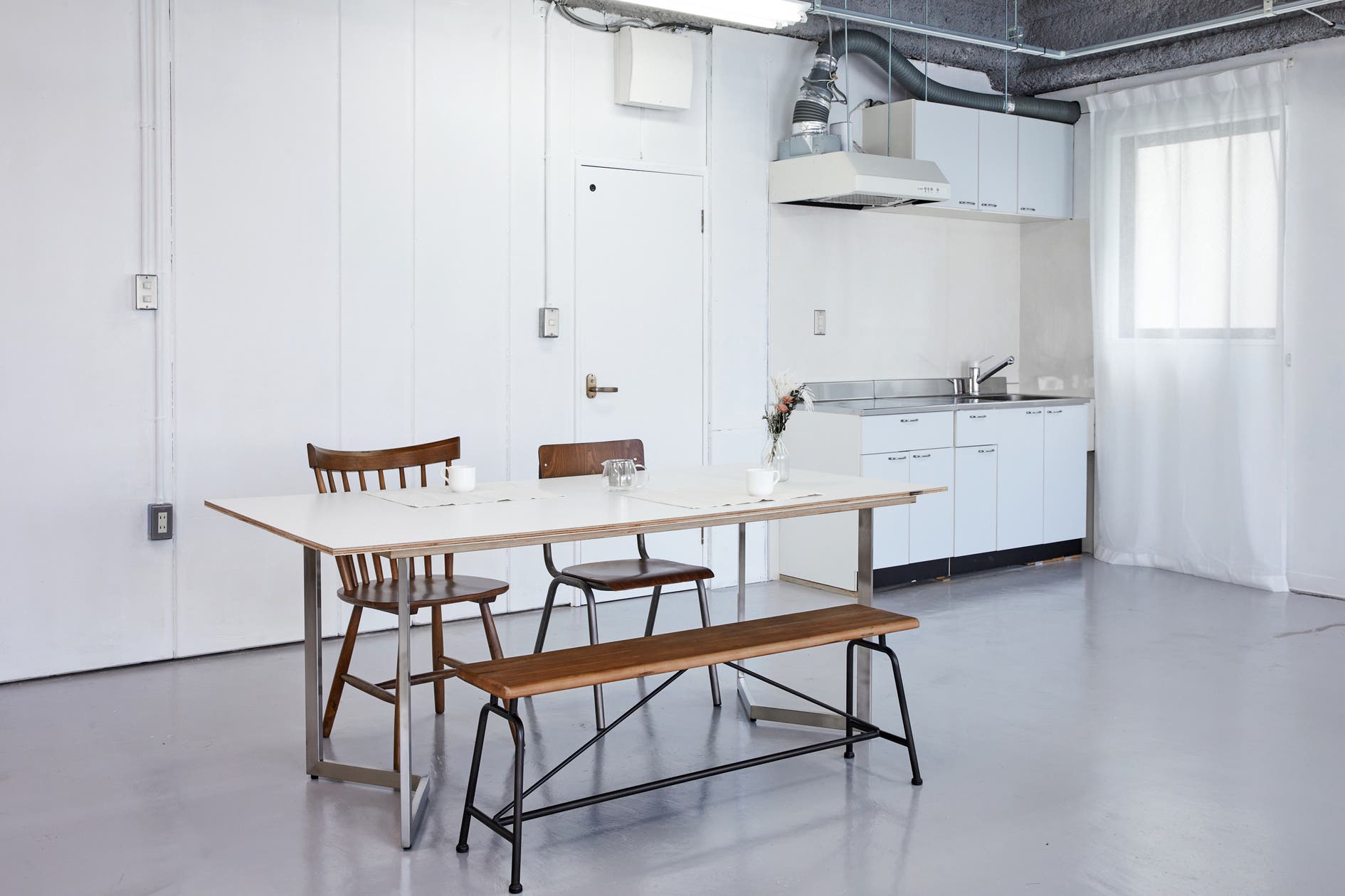 【上野駅8分】自然光あふれる白壁スタジオ｜家具小物＋機材無料／控室＆メイクルーム✨11月限定割✨の写真7