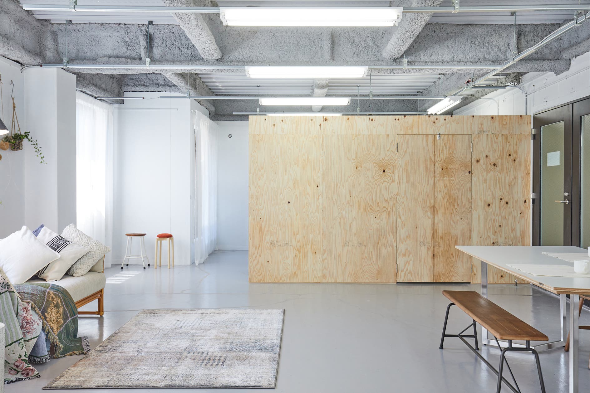 【上野駅8分】自然光あふれる白壁スタジオ｜家具小物＋機材無料／控室＆メイクルーム✨11月限定割✨の写真13