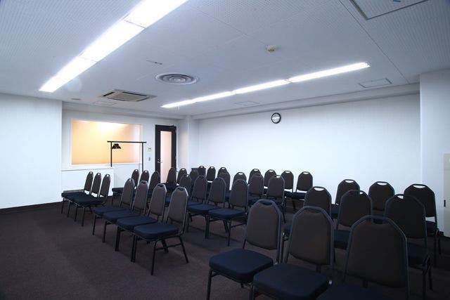 【西梅田駅徒歩1分！907号室】窓あり・スタッフ常駐◎セミナー、説明会に！様々な用途可能なサイズ感♪の写真7