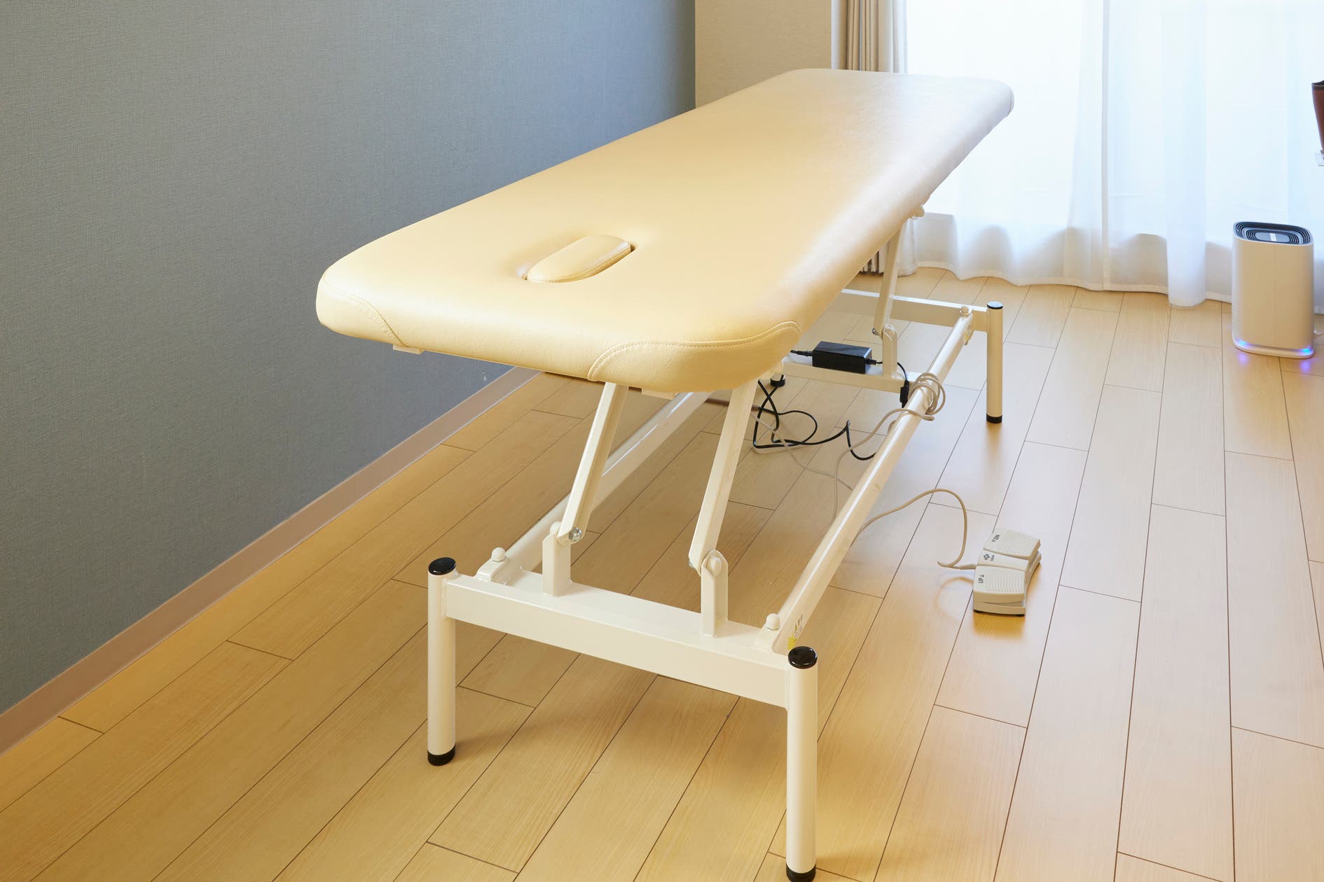 【西荻窪駅の目の前】プロ仕様電動昇降ベッド鍼灸・整体・エステ等・初心者も歓迎！の写真5