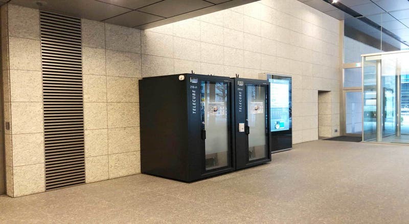 【テレキューブ】エンパイヤビルの個室型ワークブース（218-02）です。視線と音を遮る、プライベートな集中環境。