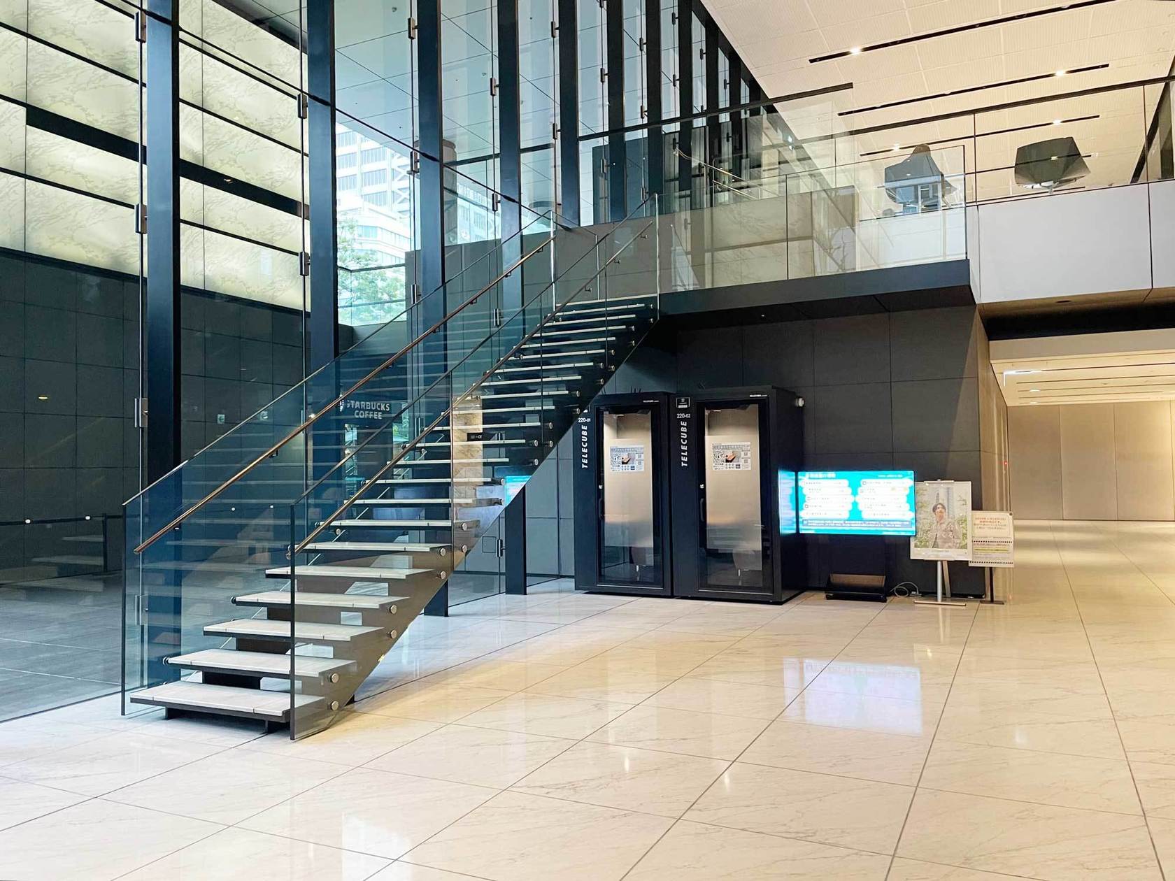 【テレキューブ】名古屋インターシティの個室型ワークブース（220-01）です。視線と音を遮る、プライベートな集中環境。の写真1