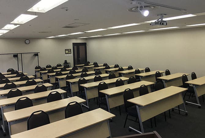 【心斎橋駅徒歩1分　604号室】🎄飲食持ち込みOK🎄セミナー、ウェビナーに！様々な用途可能なサイズ感♪の写真1