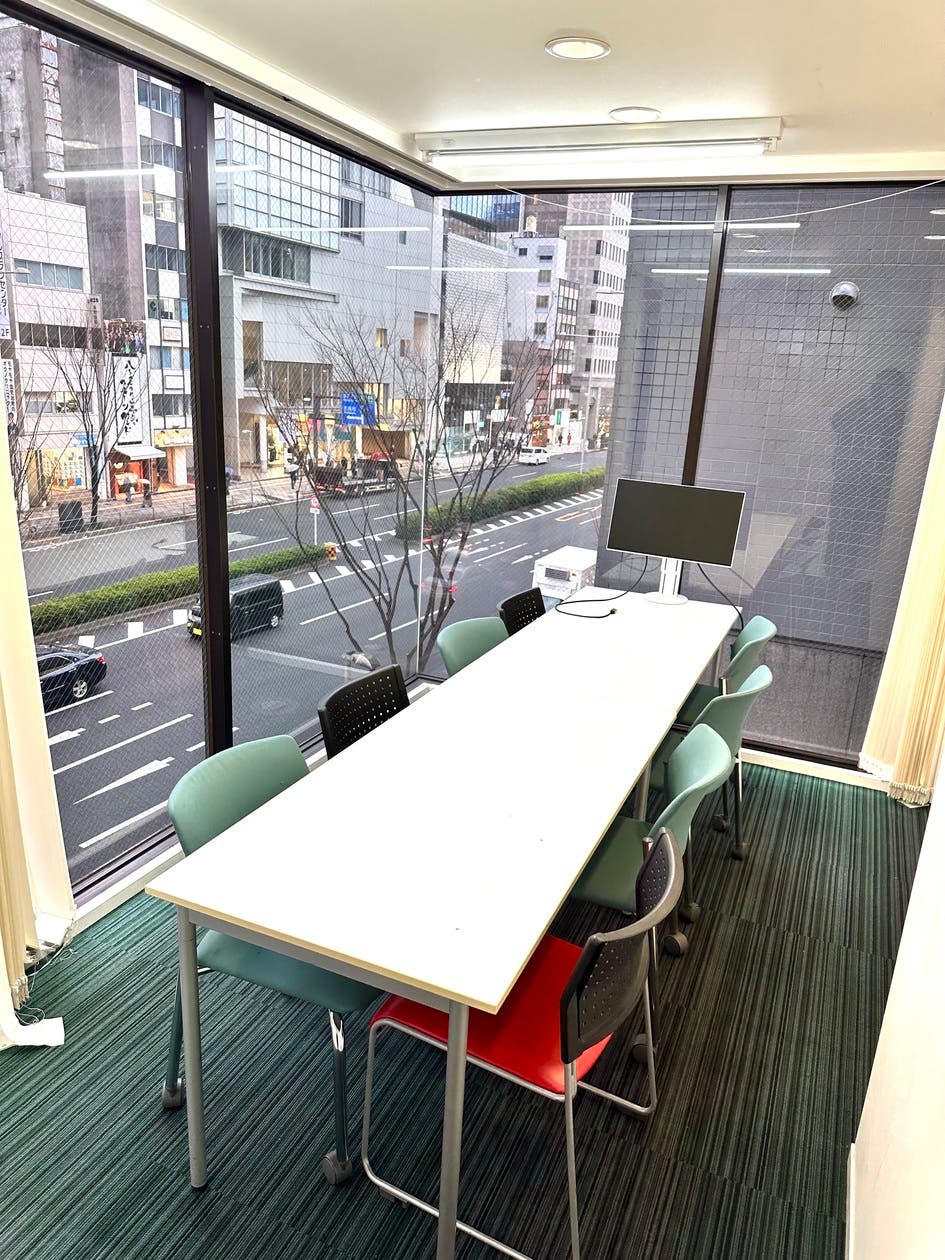 表参道駅徒歩１分の会議室・打ち合わせ等の多機能スペースの写真2