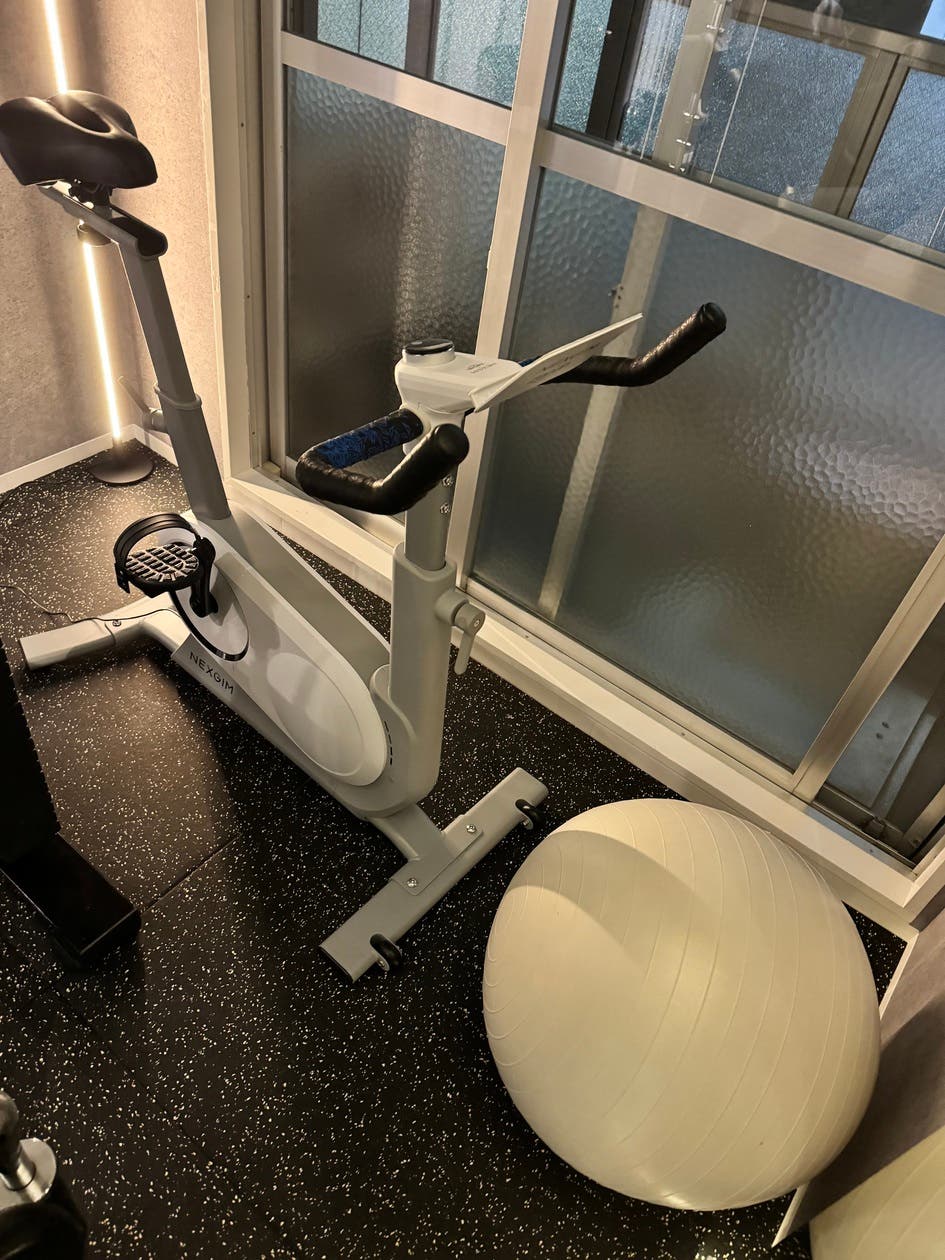 【渋谷駅徒歩3分】閑静な南口エリアでお洒落な空間で充実の設備を楽しめるプライベートジム【adjust GYM渋谷】の写真6