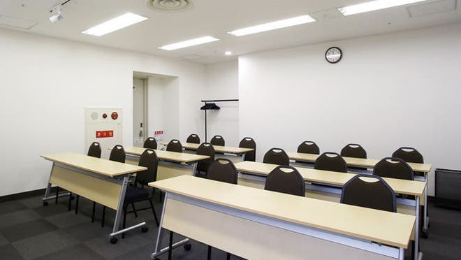 【心斎橋駅徒歩1分 606号室】🎄飲食持ち込みOK🎄セミナー、ウェビナーに!様々な用途可能なサイズ感♪の写真1