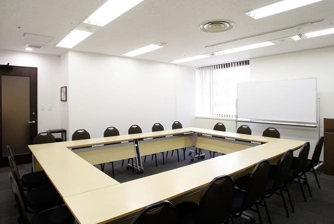 【心斎橋駅徒歩1分　606号室】🎄飲食持ち込みOK🎄セミナー、ウェビナーに！様々な用途可能なサイズ感♪の写真5