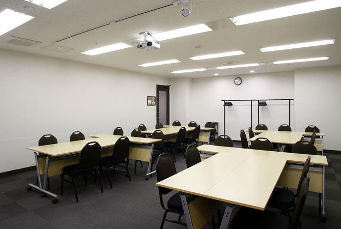 【心斎橋駅徒歩1分　607号室】🎄飲食持ち込みOK🎄セミナー、ウェビナーに！様々な用途可能なサイズ感♪の写真5