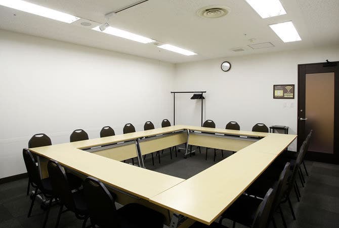 【心斎橋駅徒歩1分　608号室】🎄飲食持ち込みOK🎄セミナー、ウェビナーに！様々な用途可能なサイズ感♪の写真5