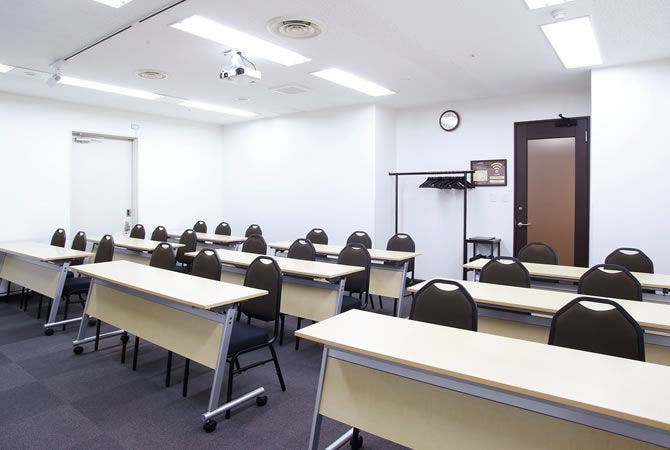 【心斎橋駅徒歩1分　609号室】🎄飲食持ち込みOK🎄セミナー、ウェビナーに！様々な用途可能なサイズ感♪の写真1