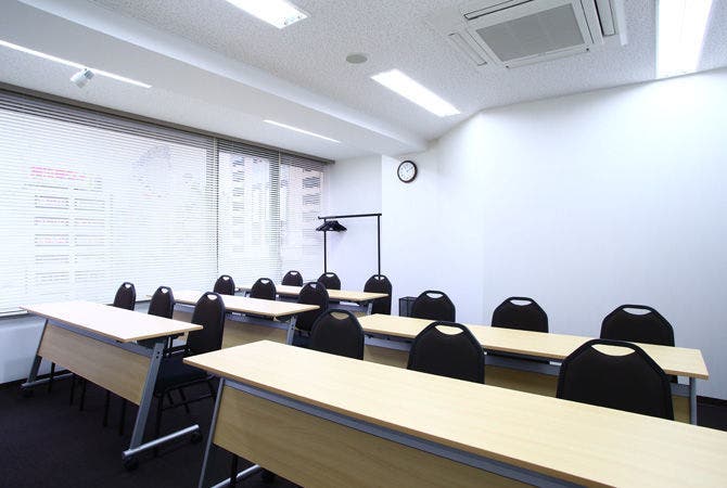 【横浜駅徒歩3分　504号室】 🎄飲食持ち込みOK🎄！セミナー、ウェビナーに！様々な用途可能なサイズ感♪の写真4