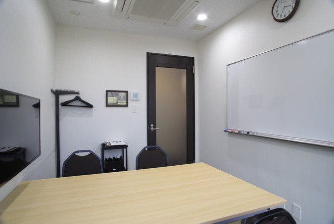 【横浜駅徒歩3分　604号室】 🎄飲食持ち込みOK🎄！セミナー、ウェビナーに！様々な用途可能なサイズ感♪の写真2