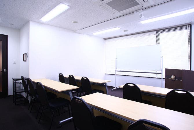 【横浜駅徒歩3分　605号室】 🎄飲食持ち込みOK🎄！セミナー、ウェビナーに！様々な用途可能なサイズ感♪の写真4