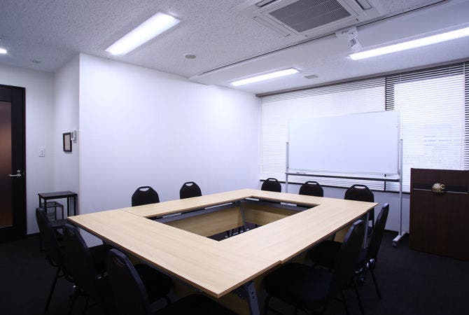 【横浜駅徒歩3分　605号室】 🎄飲食持ち込みOK🎄！セミナー、ウェビナーに！様々な用途可能なサイズ感♪の写真6