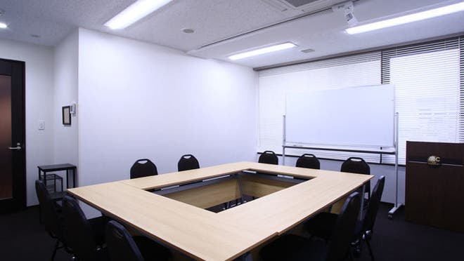 【横浜駅徒歩3分 605号室】 🎄飲食持ち込みOK🎄!セミナー、ウェビナーに!様々な用途可能なサイズ感♪の写真6