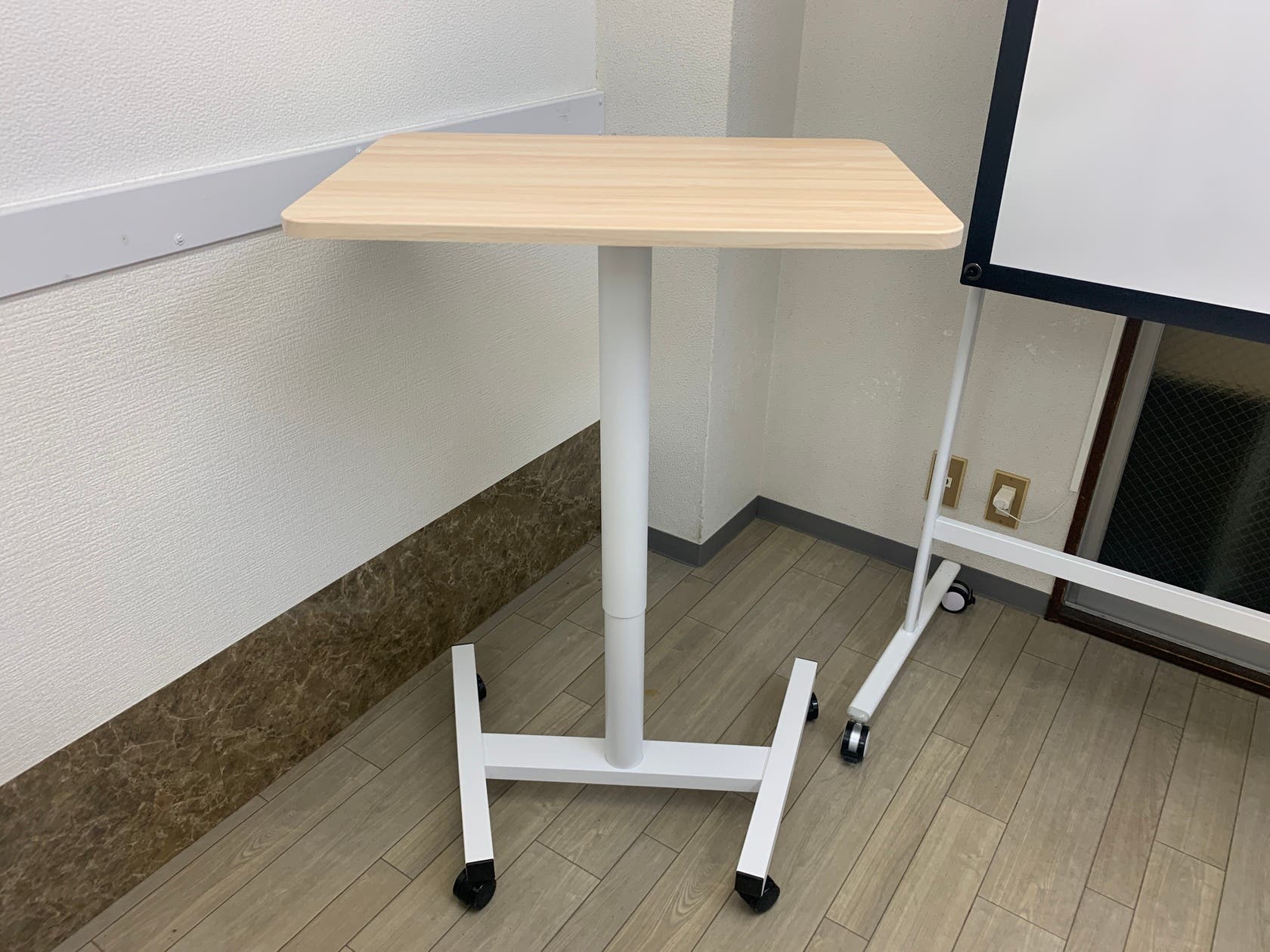 金沢駅徒歩8分、24時間・35名着席可、光Wi-Fi、プロジェクター＆大型スクリーン、セミナー・会議・リモートワークに便利の写真24