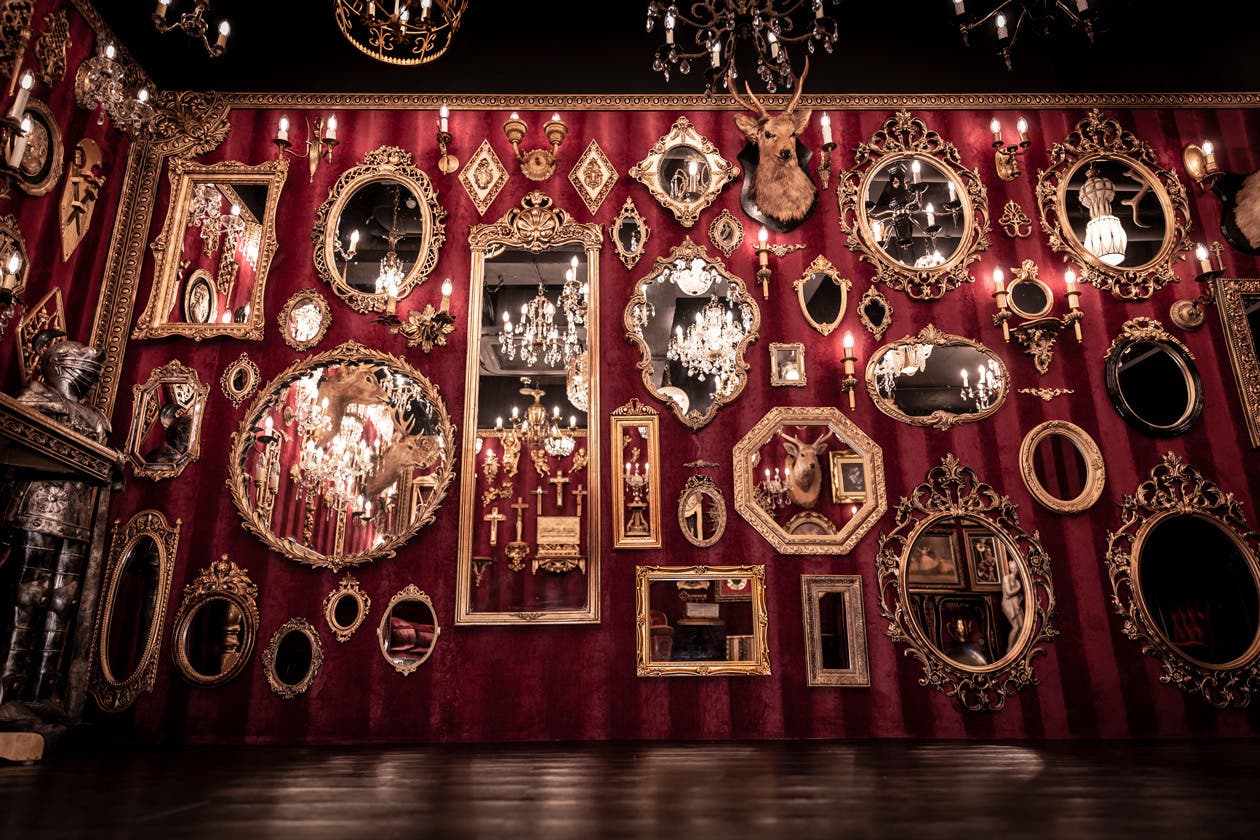 ゴールドを基調とし、ゴージャスかつ高級感のある、本格アンティークスタジオ。の写真6