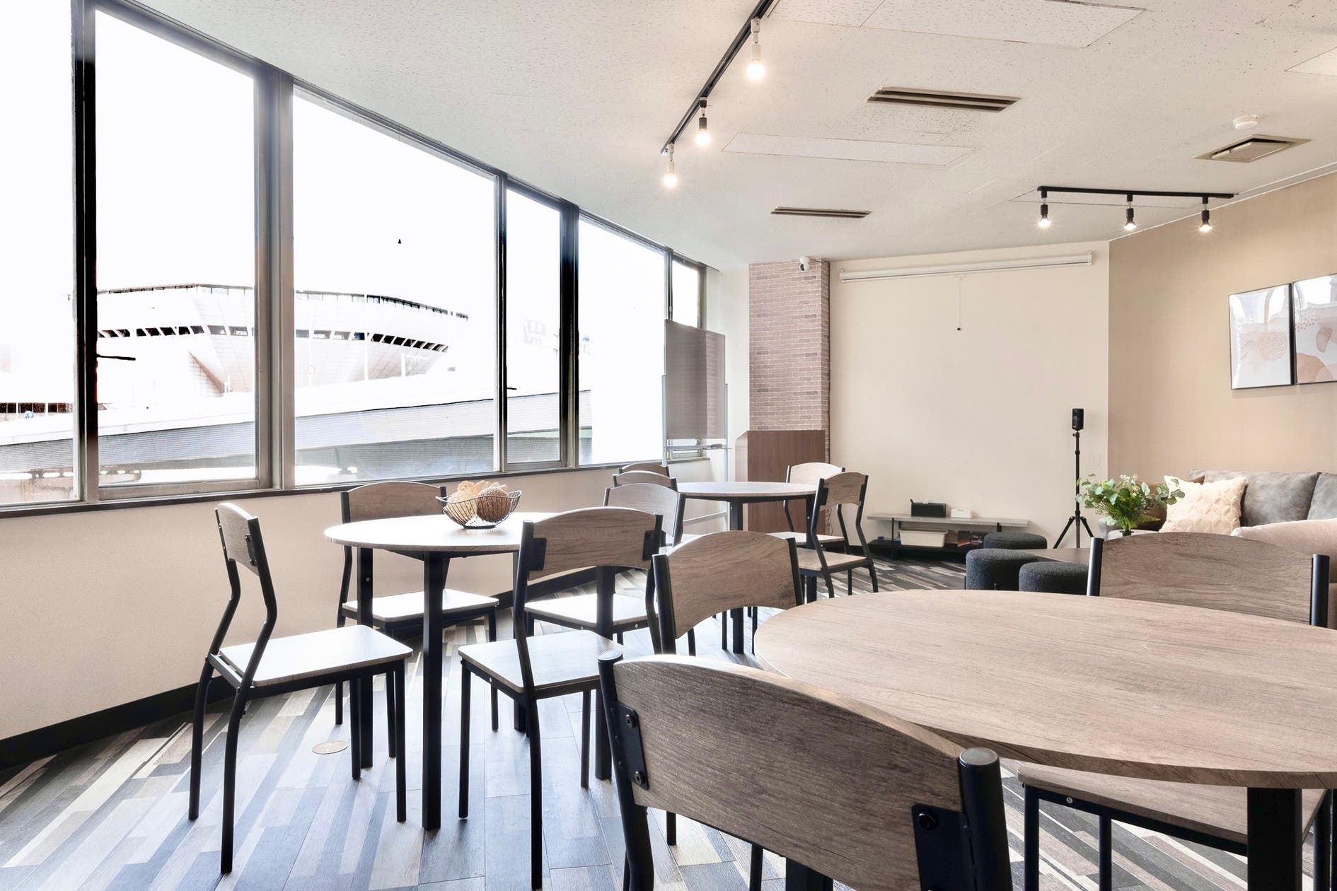 【なんば駅すぐ】おしゃれ空間✨最大30名🎉各種イベント, ビジネスシーンに最適🛗エレベーター有／ベルスターの写真8