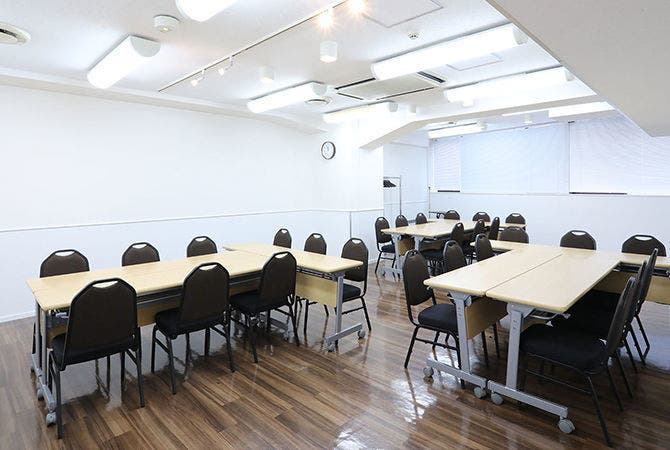 【渋谷ヒカリエより徒歩30秒　305号室】🍄飲食持ち込み可能🍄セミナー、説明会、ウェビナーに！様々な用途可能の写真3