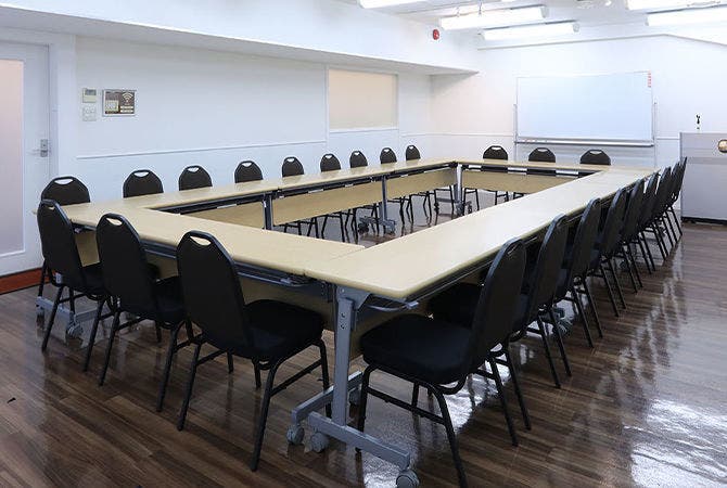 【渋谷ヒカリエより徒歩30秒　305号室】🍄飲食持ち込み可能🍄セミナー、説明会、ウェビナーに！様々な用途可能の写真4