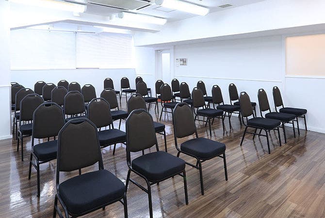 【渋谷ヒカリエより徒歩30秒　305号室】🍄飲食持ち込み可能🍄セミナー、説明会、ウェビナーに！様々な用途可能の写真5