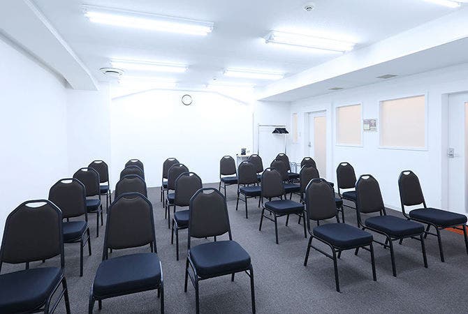 【渋谷ヒカリエより徒歩30秒　306号室】🍄飲食持ち込み可能🍄セミナー、説明会、ウェビナーに！様々な用途可能の写真5