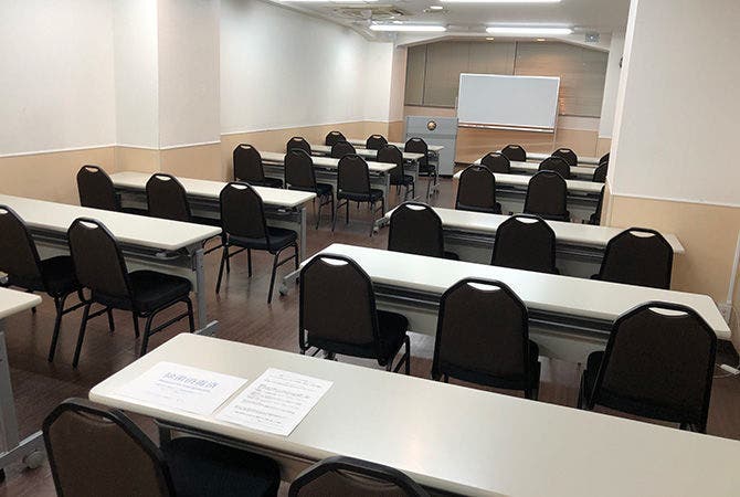 【渋谷ヒカリエより徒歩30秒　504号室】🍄飲食持ち込み可能🍄セミナー、説明会、ウェビナーに！様々な用途可能の写真1