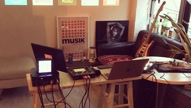 歌やギターの録音や個人練習、ライブ配信や動画撮影、世界標準の録音スタジオ用機材・PCソフト多数あり!音加工も可能!の写真3