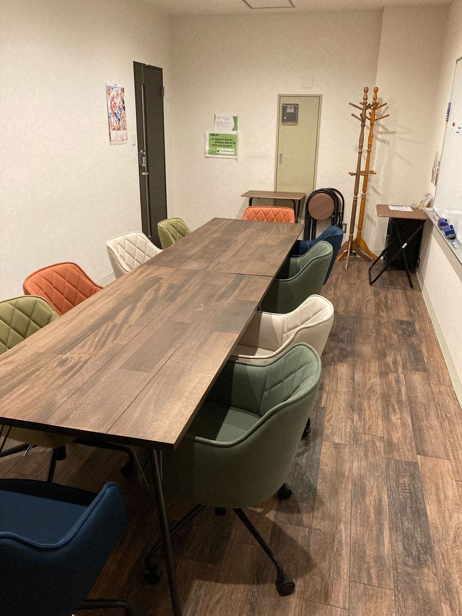 【御茶ノ水5分・秋葉原7分】 おしゃれな完全個室会議室　無料Wi-Fi,大型ホワイトボード,フリードリンク完備！の写真2