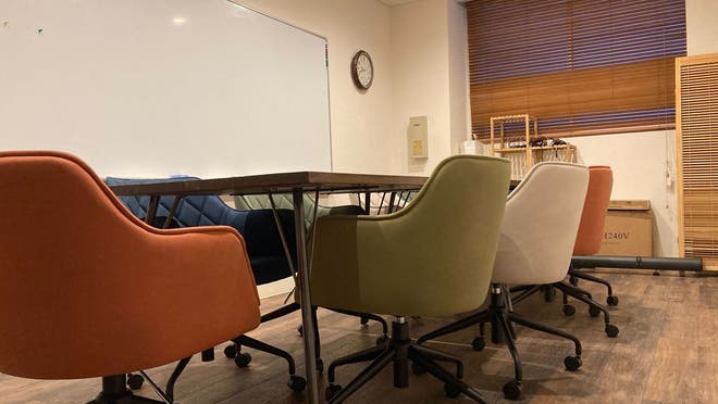 【御茶ノ水5分・秋葉原7分】 おしゃれな完全個室会議室 無料Wi-Fi,大型ホワイトボード,フリードリンク完備!の写真6