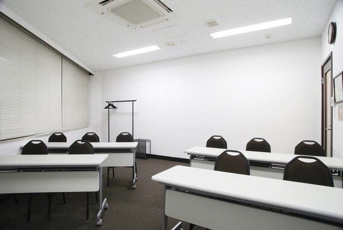 【池袋駅東口から徒歩30秒　401号室】セミナー・会議利用はもちろん、動画撮影・配信・お教室利用もOK♪の写真2