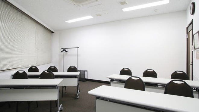 【池袋駅東口から徒歩30秒 401号室】セミナー・会議利用はもちろん、動画撮影・配信・お教室利用もOK♪の写真2
