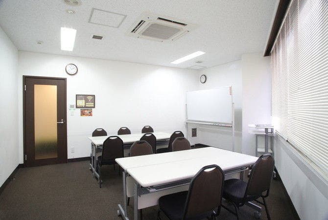 【池袋駅東口から徒歩30秒　401号室】セミナー・会議利用はもちろん、動画撮影・配信・お教室利用もOK♪の写真3
